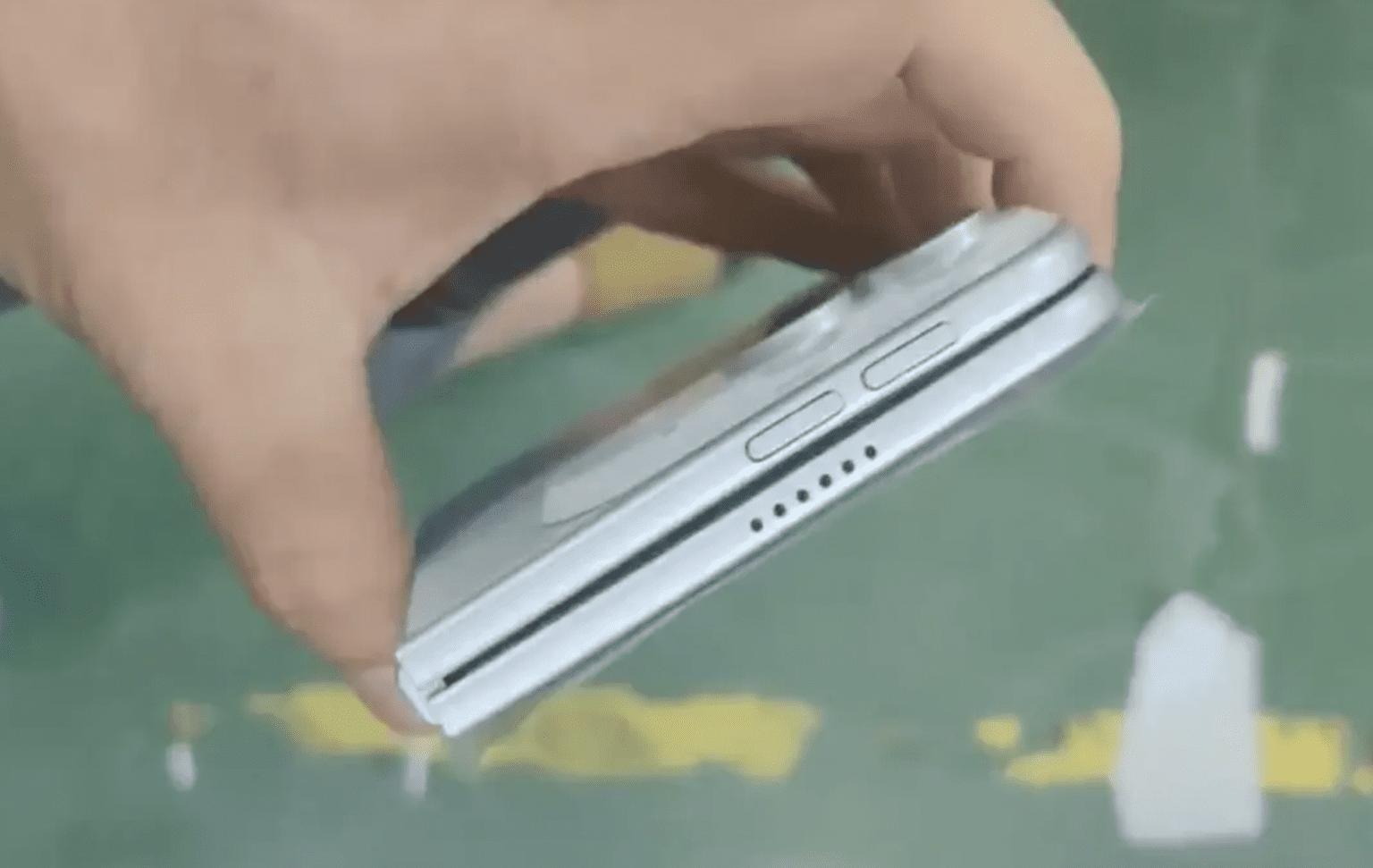 Le design de l'iPhone Fold d'Apple entièrement révélé en vidéo : voici ...